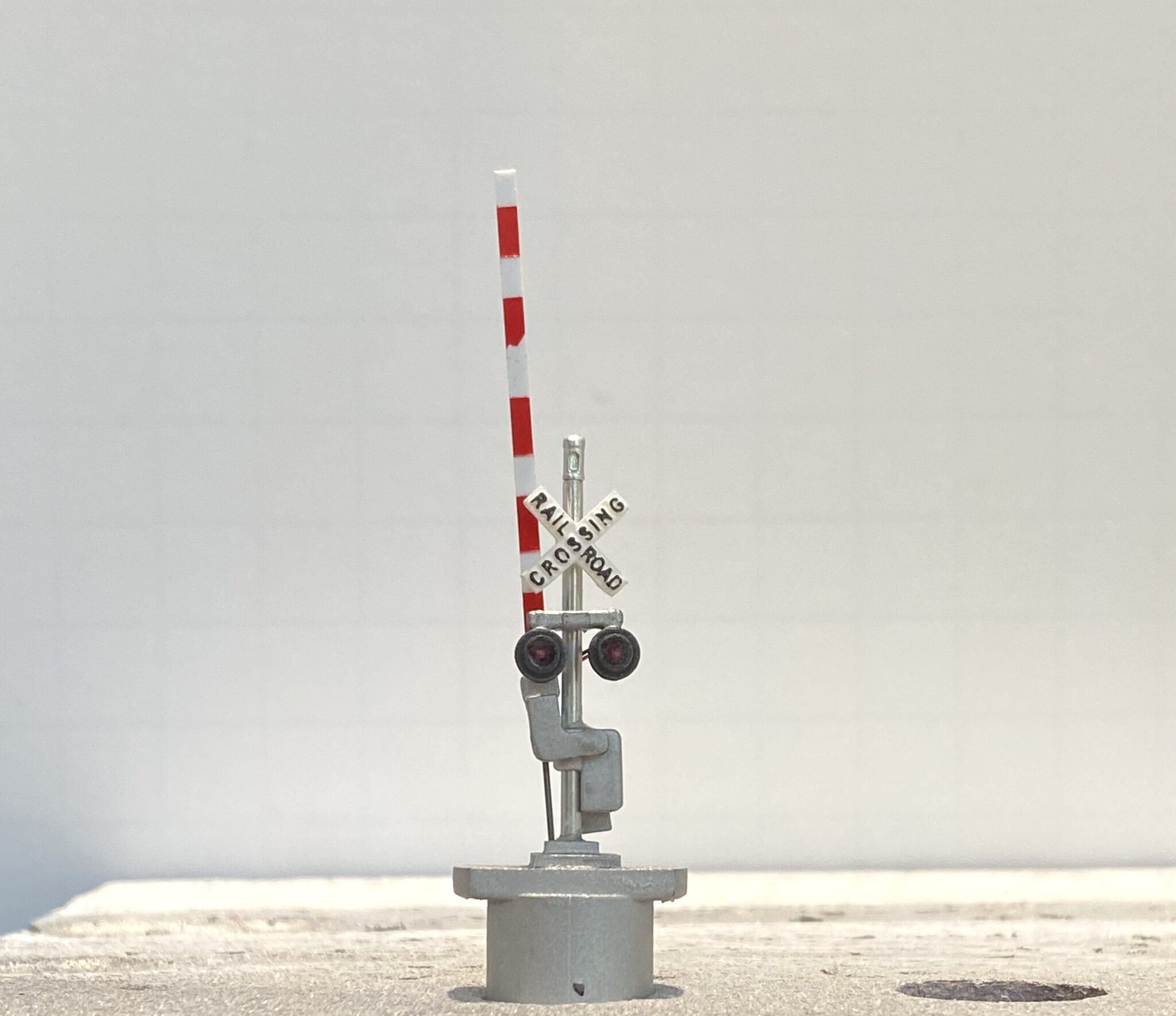 N Scale Motorized Gate Crossing PACKAGE - Signaling, Lighting & Animation