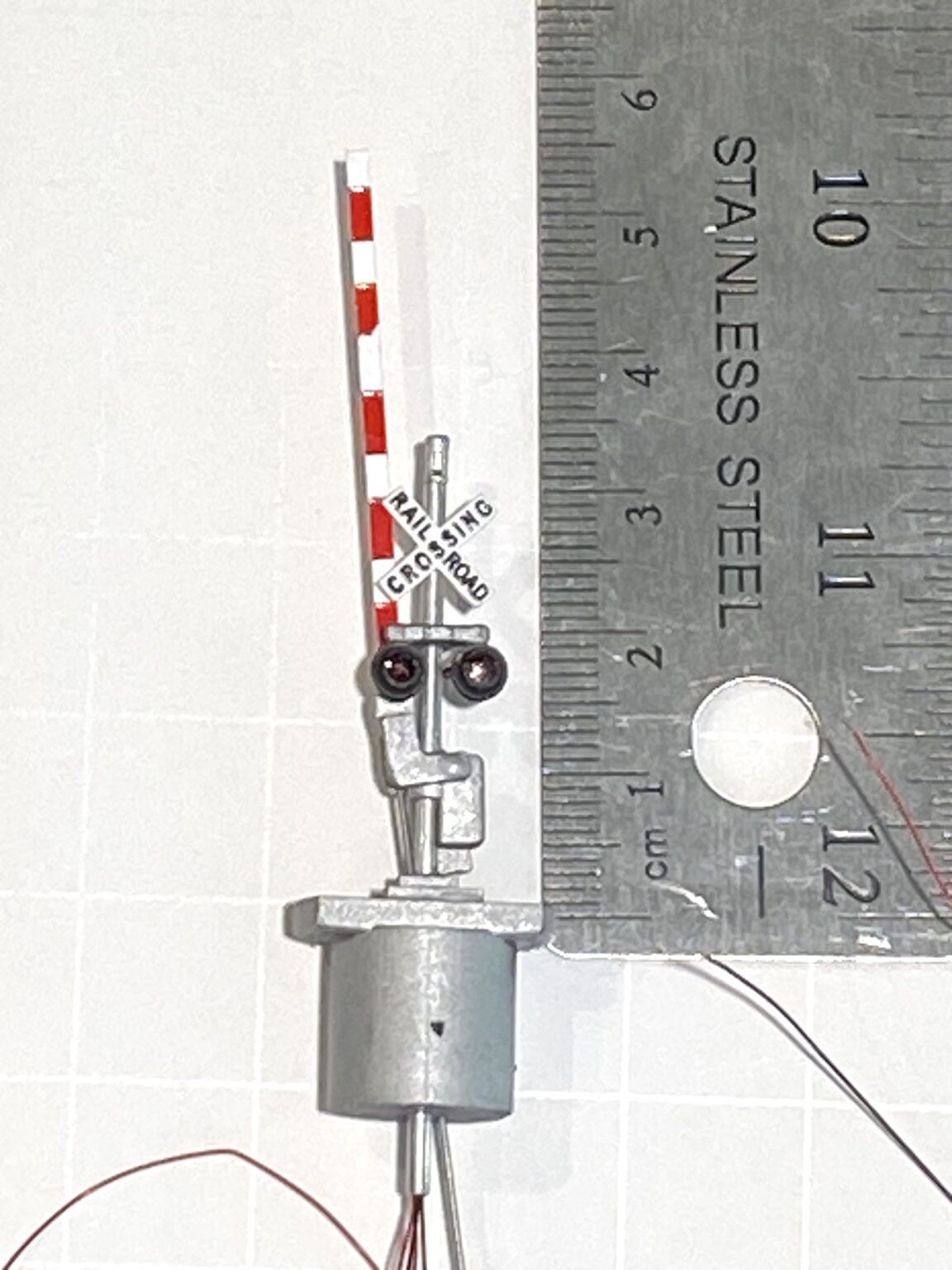 N Scale Motorized Gate Crossing PACKAGE - Signaling, Lighting & Animation